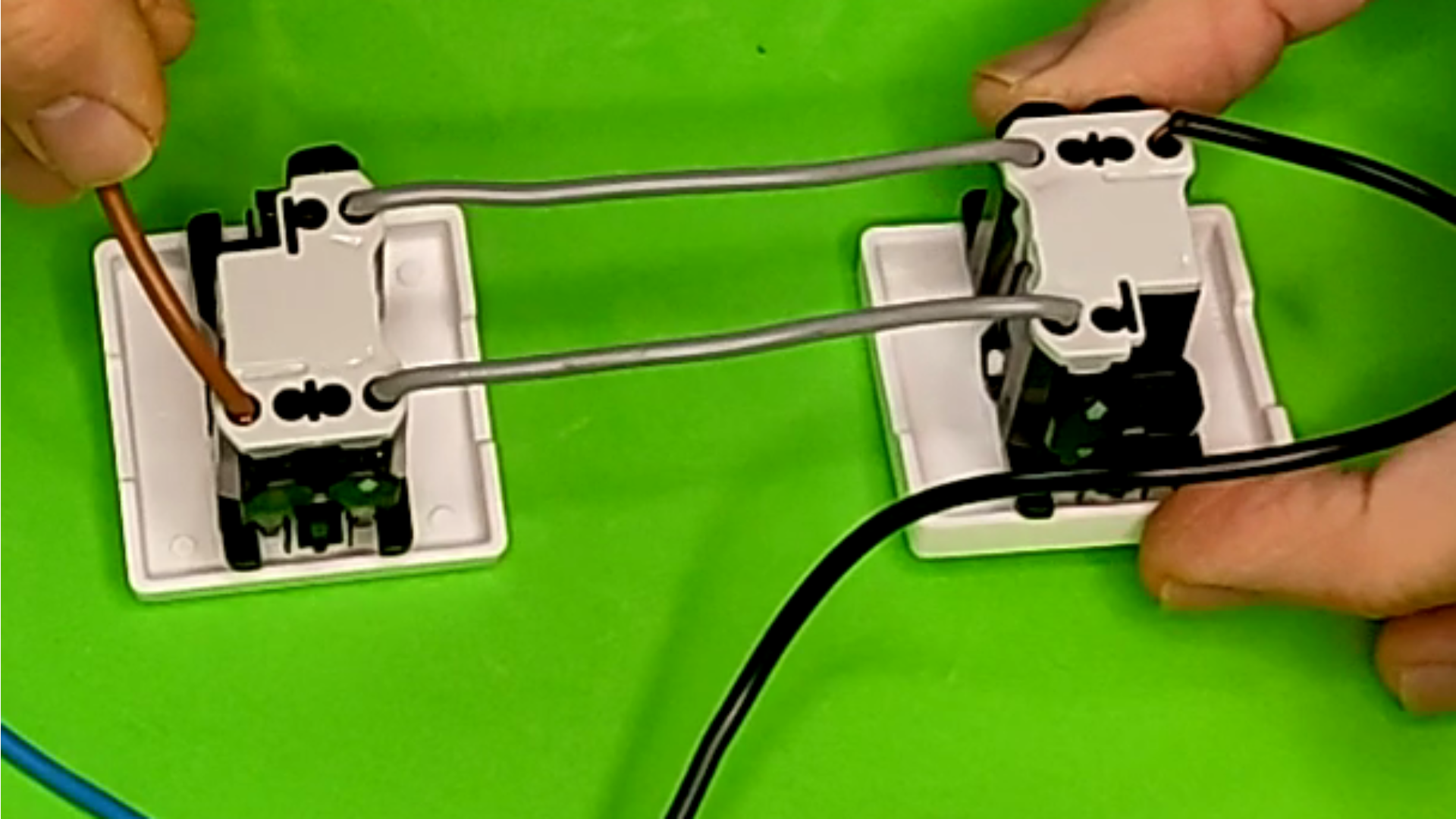 ¿Cómo se conecta varios conmutadores? - Electrónica Ocio