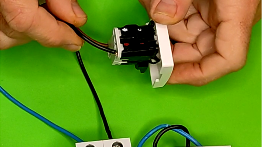 ¿Cómo se conecta varios conmutadores? - Electrónica Ocio